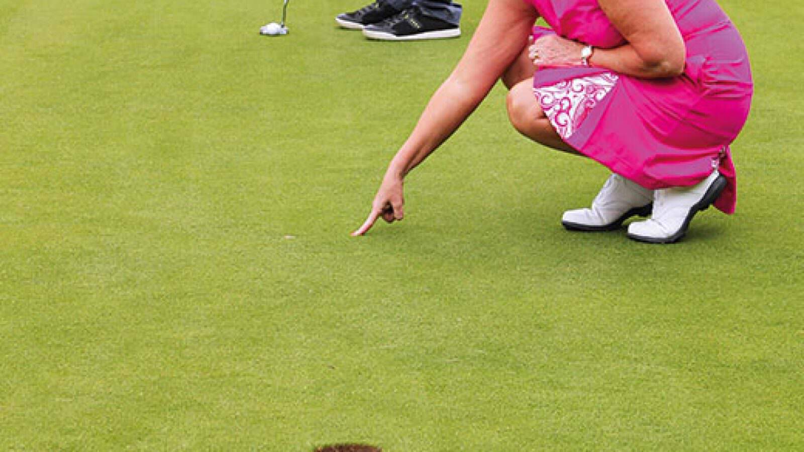 Rules Explained: Indicating the line of play, Rule 8-2 - National Club ...