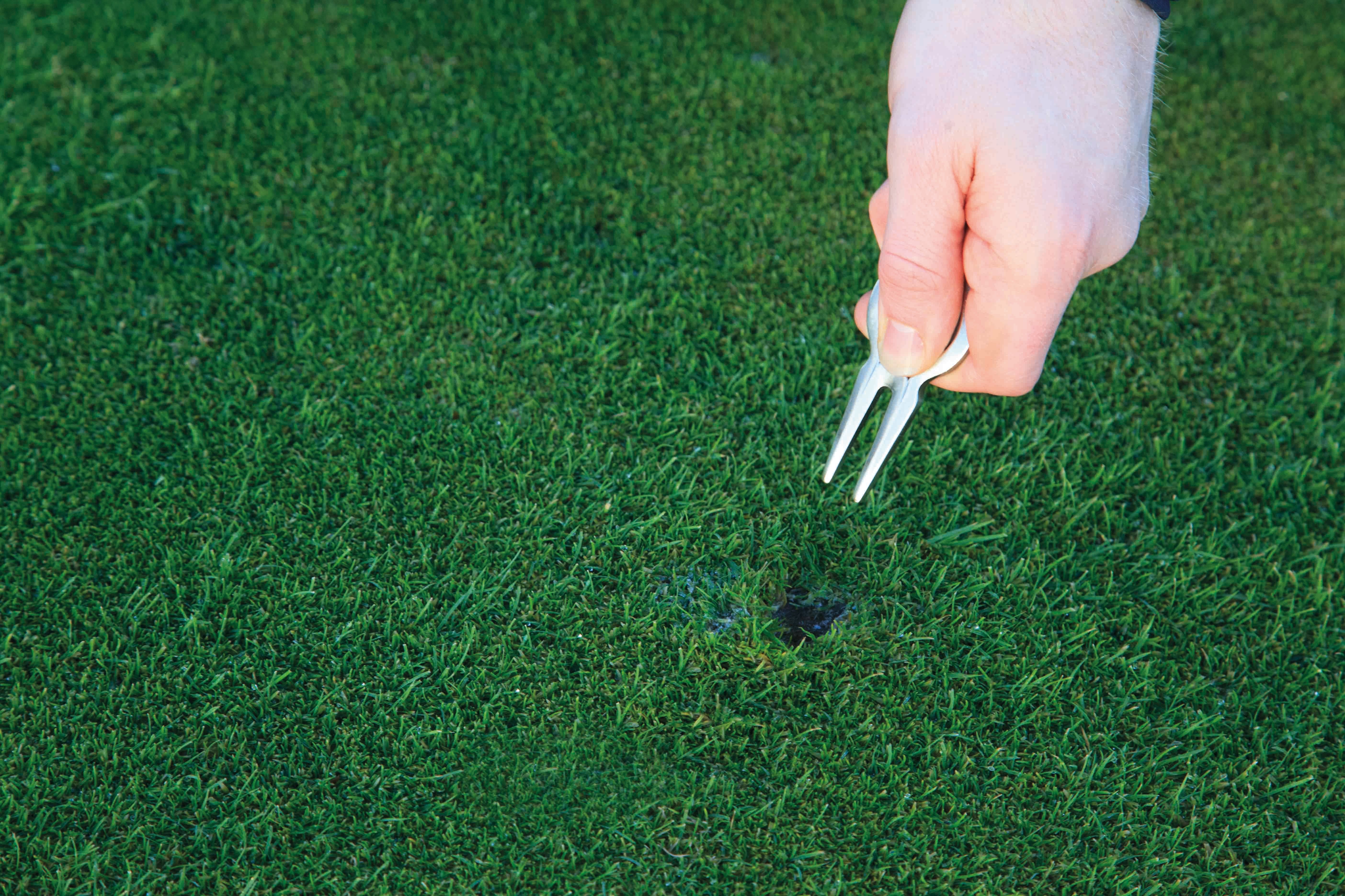 The simple but genius idea to get golfers repairing pitch marks ...
