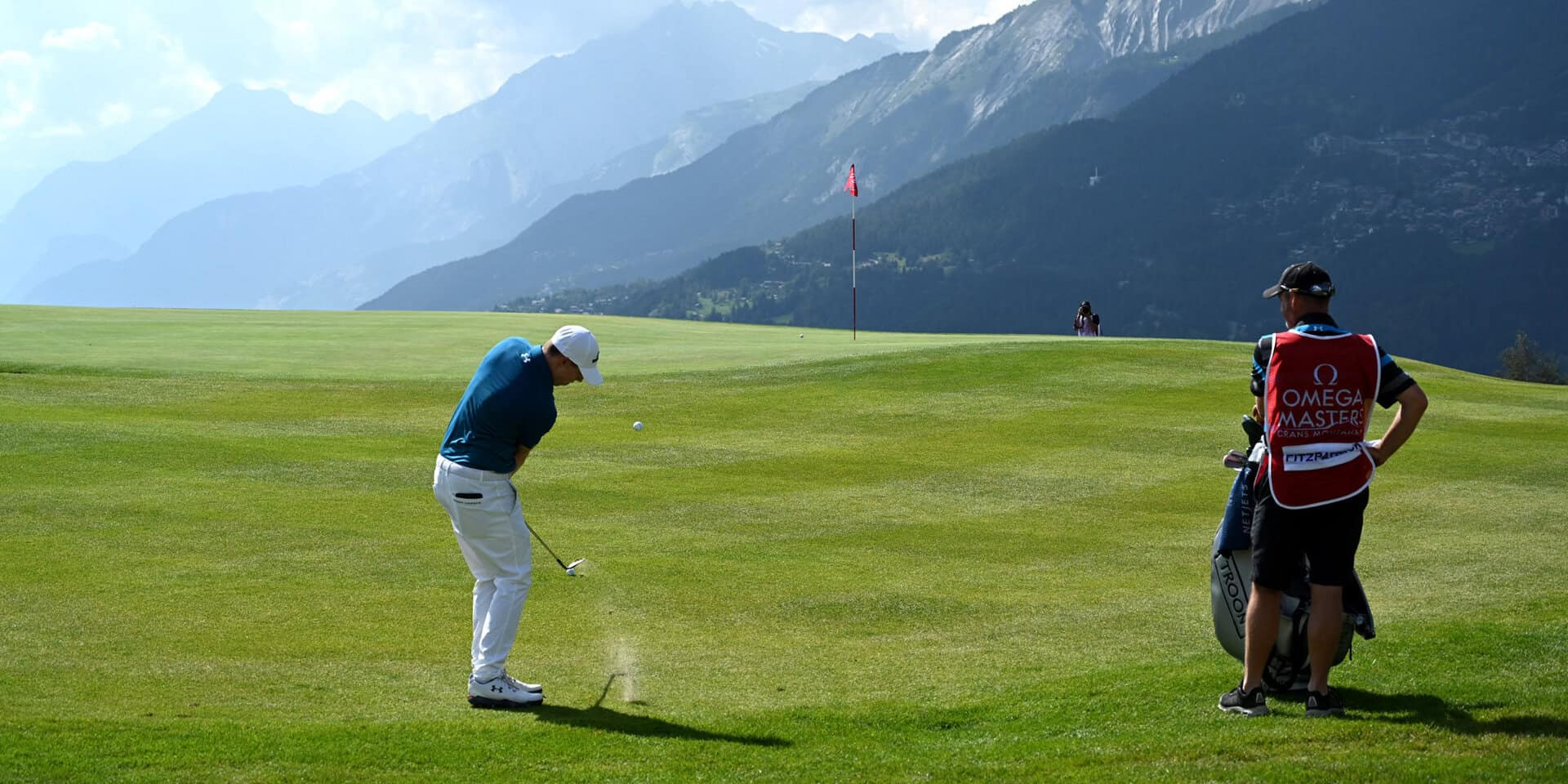 Cack Handed Chipping: What's it all about? | National Club Golfer