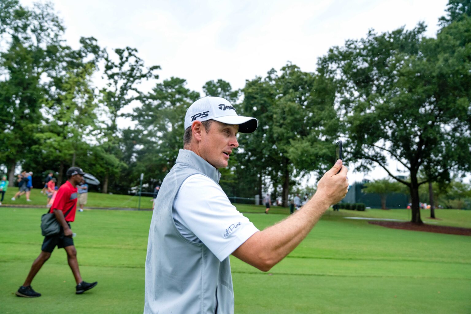 Golf mobile phone rules: What can't I look at on my phone?