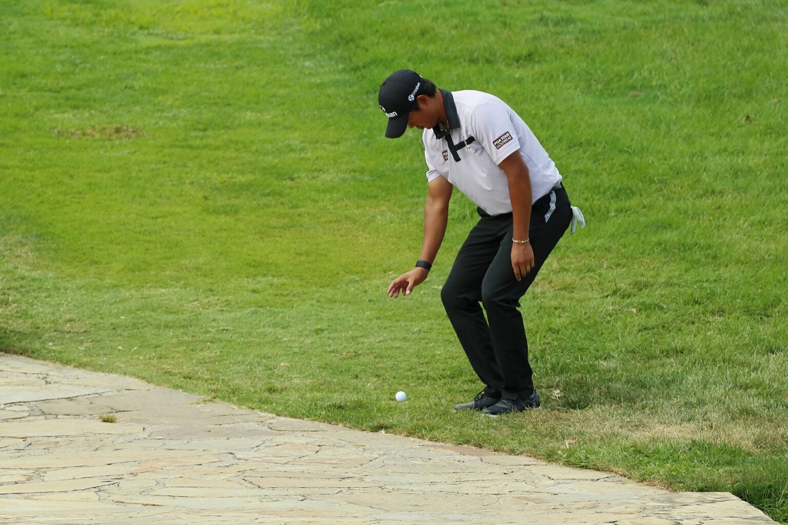 Golf ball drop rules: Are you allowed a 'practice' to test your lie ...