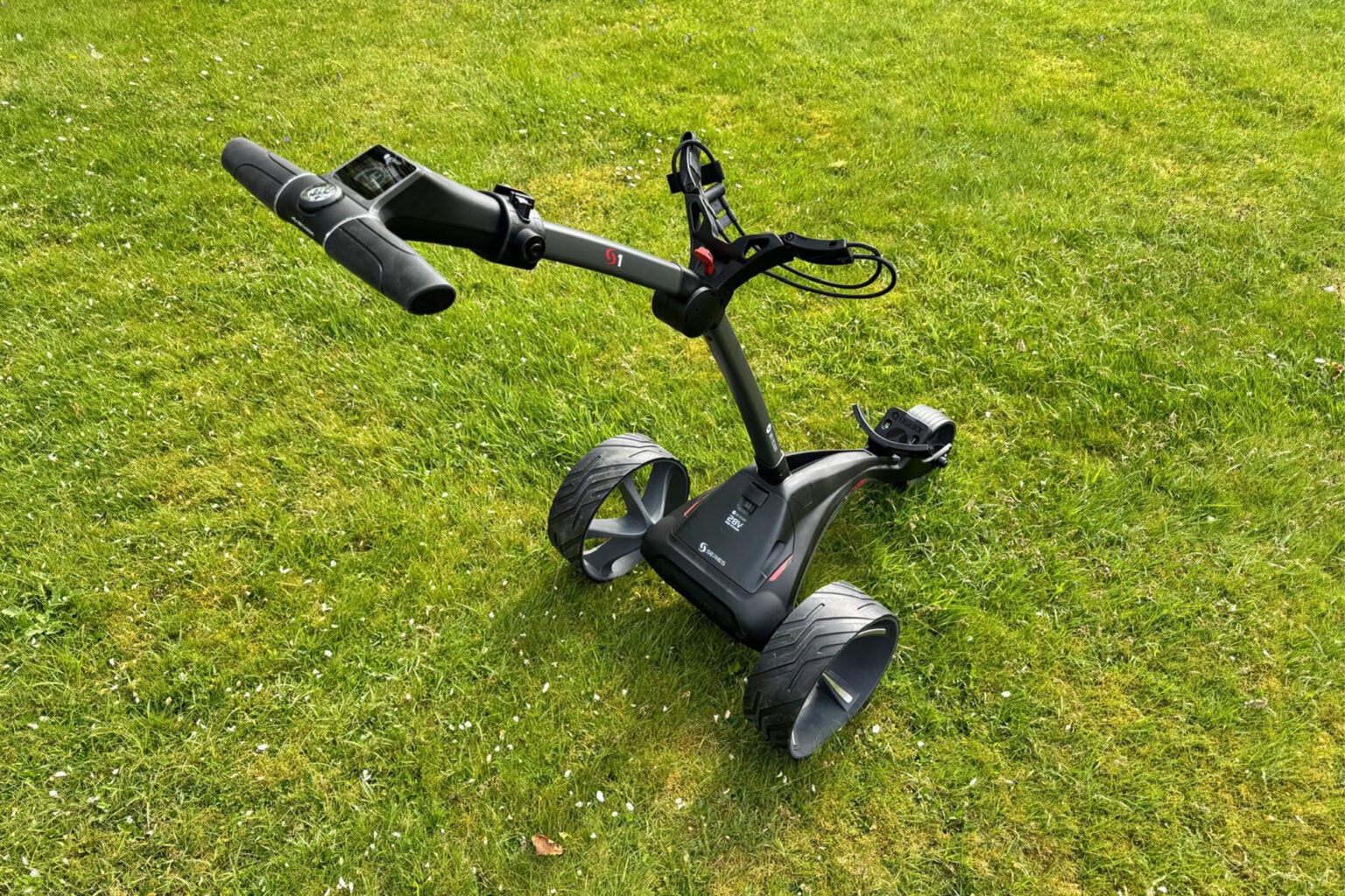 Motocaddy S1 2025 Electric Golf Trolley Review: Single-click ease and ...