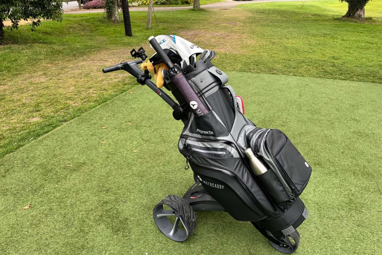 Meet the Motocaddy PROTEKTA: The golf cart bag with the best accessory ...