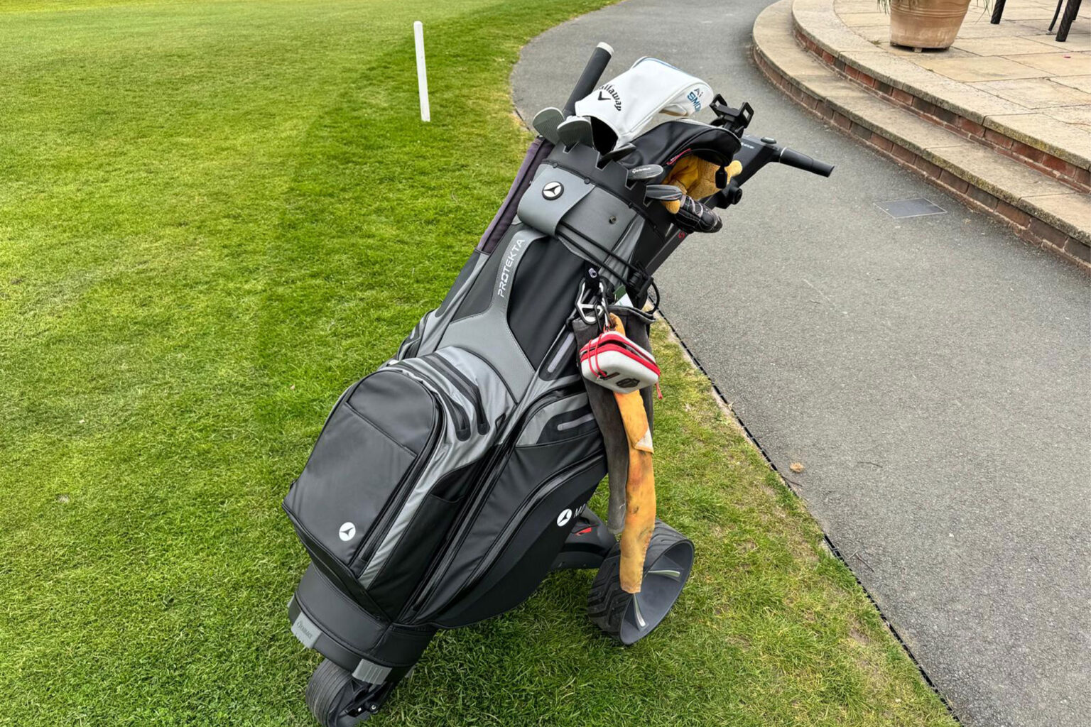 Meet the Motocaddy PROTEKTA: The golf cart bag with the best accessory ...