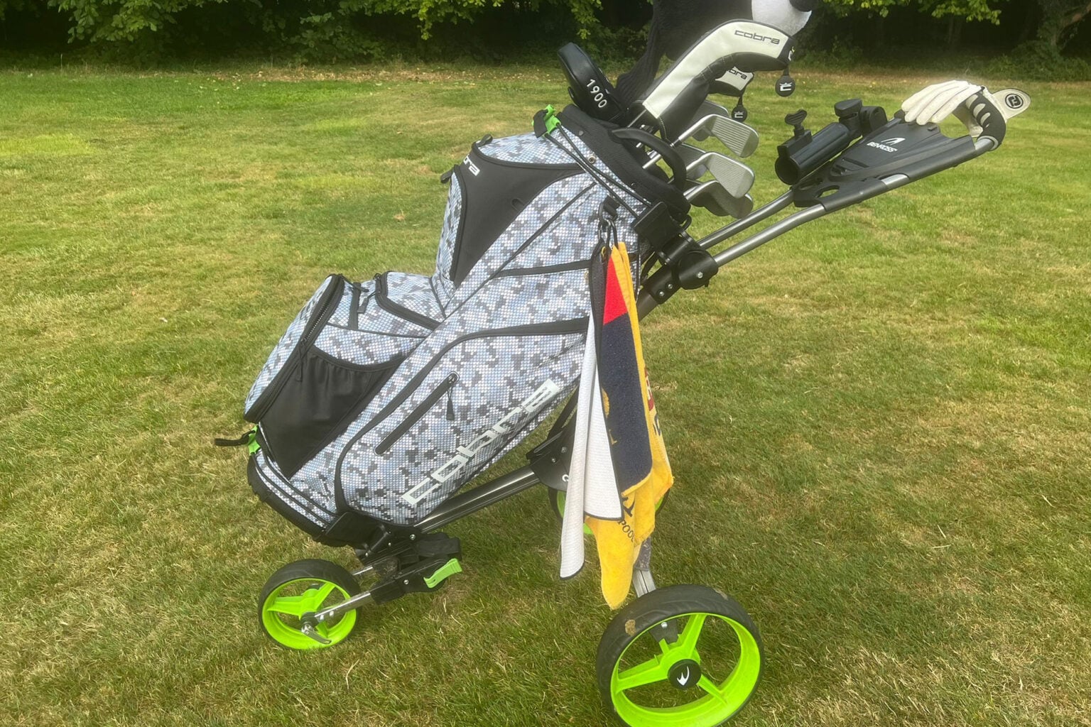 Cobra Ultralight Pro Cart Bag Review: Lightweight, Spacious, and ...